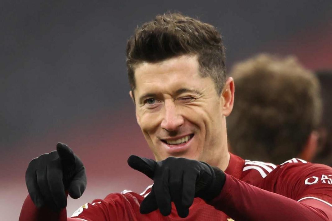 Lewandowski, passione per le auto: ecco l'ultima Ferrari che si è regalato