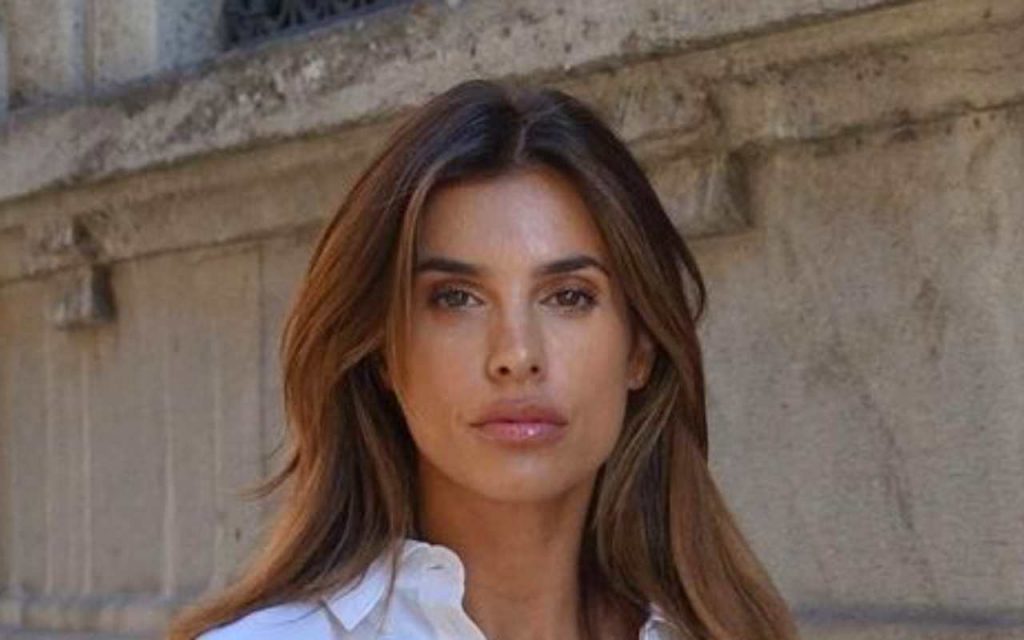 Niente mutandine: Elisabetta Canalis non lascia dubbi ai suoi fan